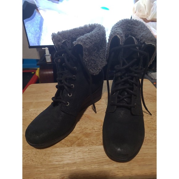 UGG | Shoes | Ugg Womens Zea Boots Size 6 Waterproof Genuine Shearling ...